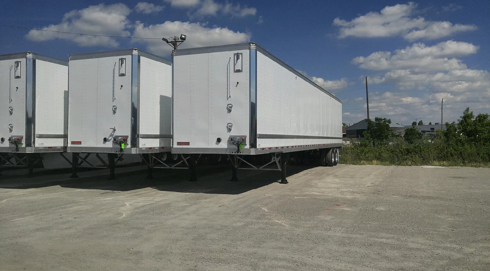 2017 Di Mond Dry Van – Diesel Truck and Trailer Sales